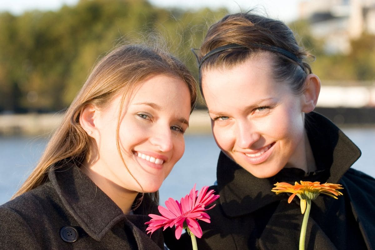 9 Flowers That Mean Friendship: Meaningful Messages In Petals - Plantisima