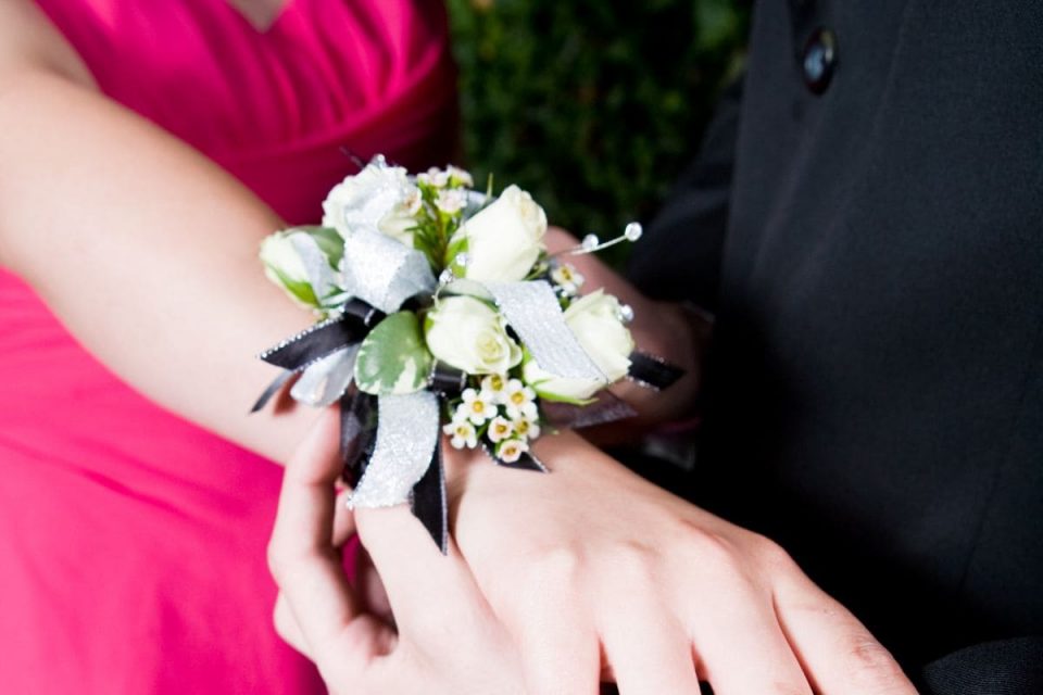 Prom Flowers: Dazzling Prom Style With These Flowers - Plantisima