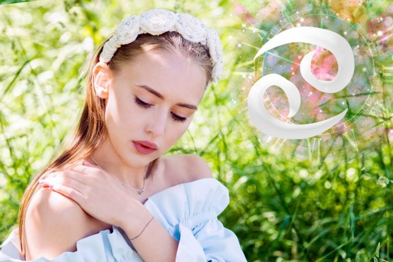 5 Beautiful Birth Flowers For Cancer Zodiac Sign - Plantisima